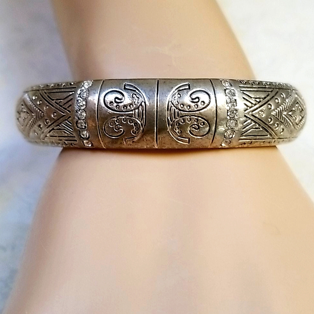 Vintage Etched Tribal Pewter Bangle Bracelet - Gem